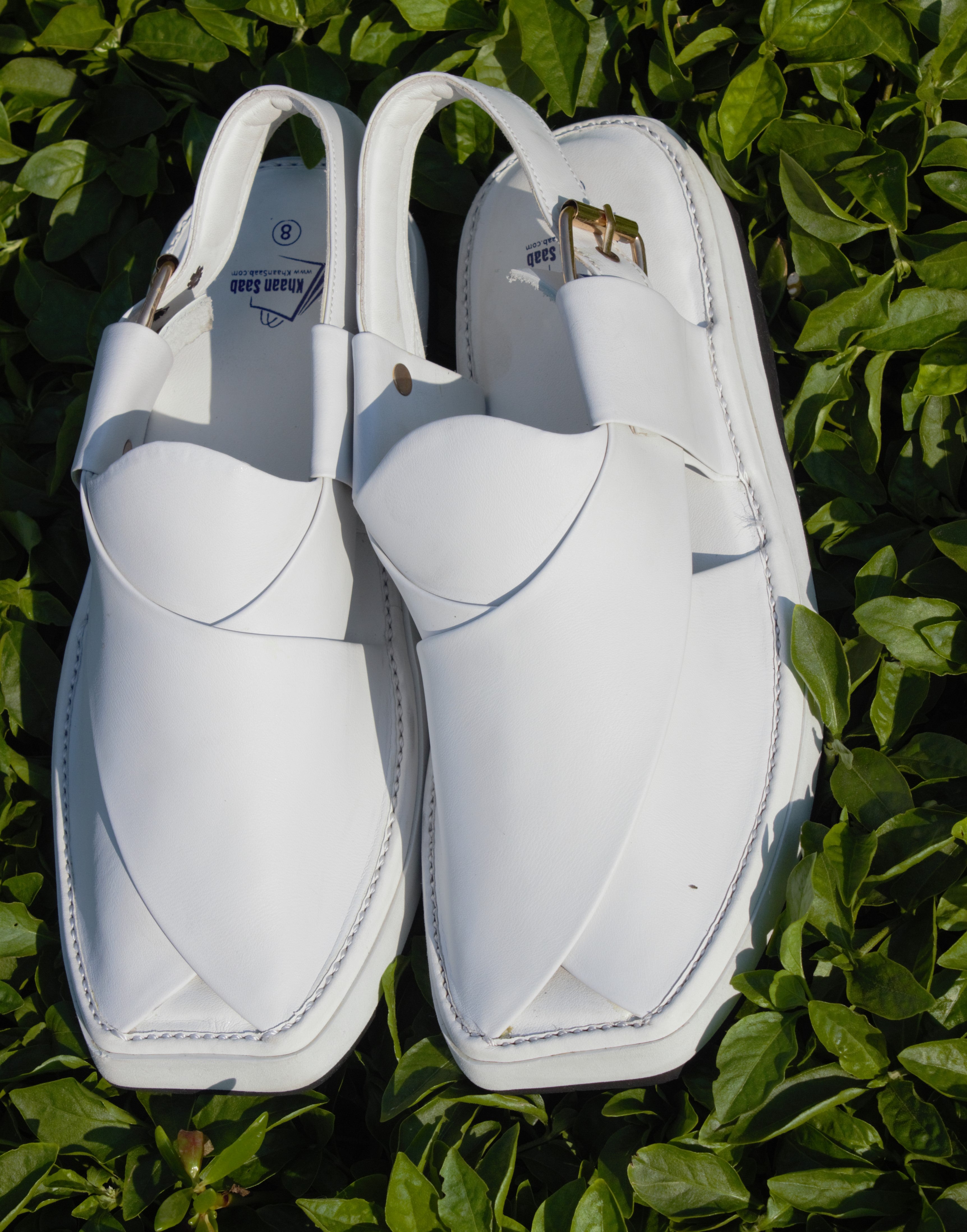 Captaan White Chappal – Khaan Saab